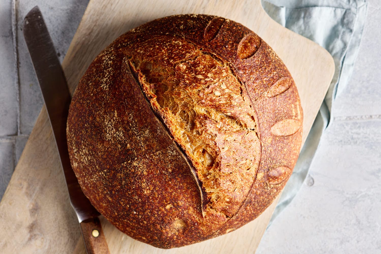 Einfaches Dinkel-Sauerteigbrot ohne Hefe