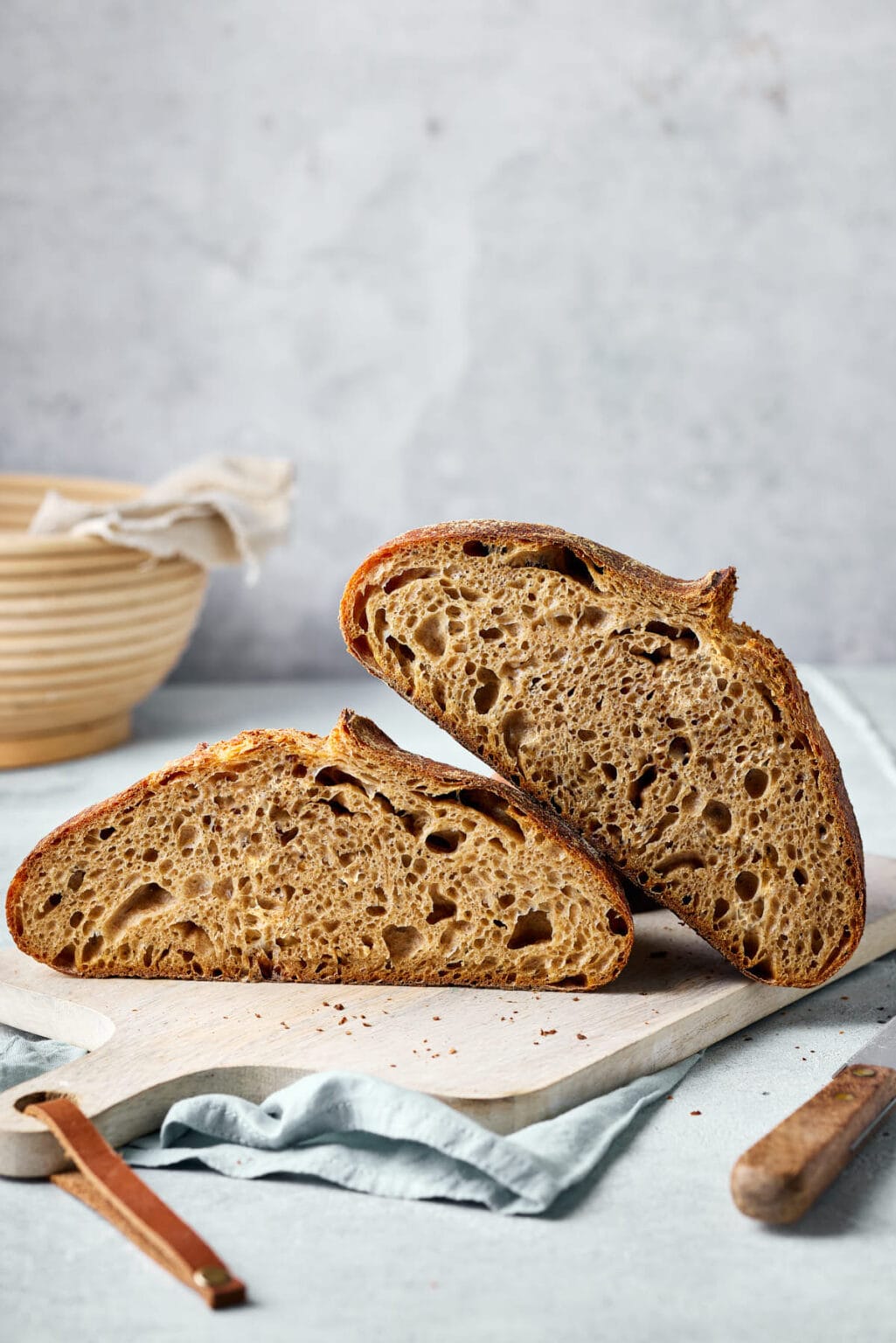 Einfaches Dinkel-Sauerteigbrot ohne Hefe